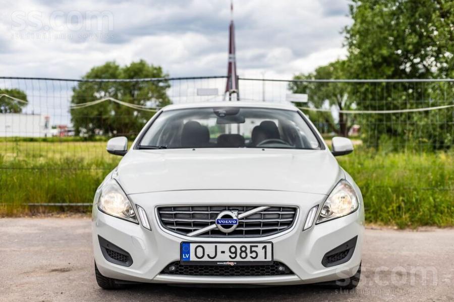Balts Volvo S60 2011 Rīga, ar dzinēja tilpumu 1.60 L un nobraukumu 375 tūkst. km par 4990 €, foto 4 vietnē AUTOMOTO.COM.LV