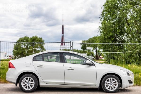 Balts Volvo S60 2011 Rīga, ar dzinēja tilpumu 1.60 L un nobraukumu 375 tūkst. km par 4990 €, foto 5 vietnē AUTOMOTO.COM.LV