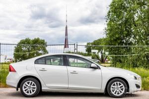 Balts Volvo S60 2011 Rīga, ar dzinēja tilpumu 1.60 L un nobraukumu 375 tūkst. km par 4990 €, foto 6 vietnē AUTOMOTO.COM.LV