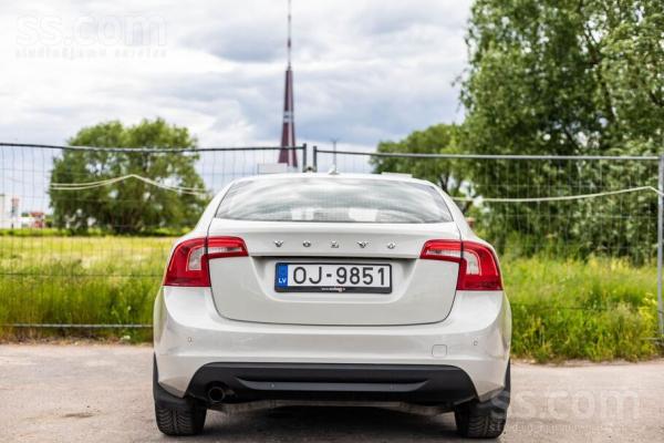 Balts Volvo S60 2011 Rīga, ar dzinēja tilpumu 1.60 L un nobraukumu 375 tūkst. km par 4990 €, foto 8 vietnē AUTOMOTO.COM.LV