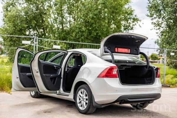 Balts Volvo S60 2011 Rīga, ar dzinēja tilpumu 1.60 L un nobraukumu 375 tūkst. km par 4990 €, foto 9 vietnē AUTOMOTO.COM.LV