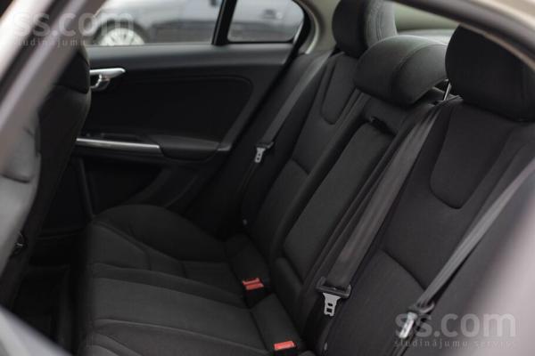 Balts Volvo S60 2011 Rīga, ar dzinēja tilpumu 1.60 L un nobraukumu 375 tūkst. km par 4990 €, foto 10 vietnē AUTOMOTO.COM.LV