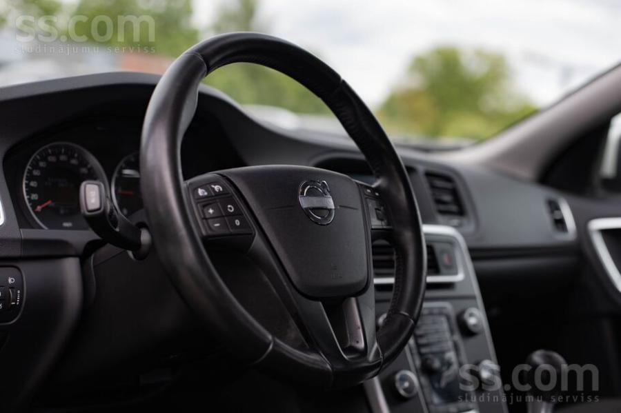Balts Volvo S60 2011 Rīga, ar dzinēja tilpumu 1.60 L un nobraukumu 375 tūkst. km par 4990 €, foto 13 vietnē AUTOMOTO.COM.LV