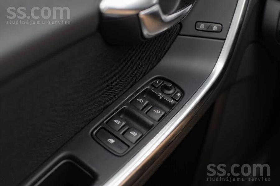 Balts Volvo S60 2011 Rīga, ar dzinēja tilpumu 1.60 L un nobraukumu 375 tūkst. km par 4990 €, foto 14 vietnē AUTOMOTO.COM.LV