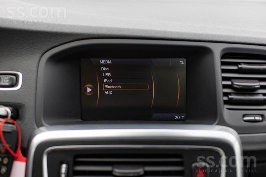Balts Volvo S60 2011 Rīga, ar dzinēja tilpumu 1.60 L un nobraukumu 375 tūkst. km par 4990 €, foto 19 vietnē AUTOMOTO.COM.LV