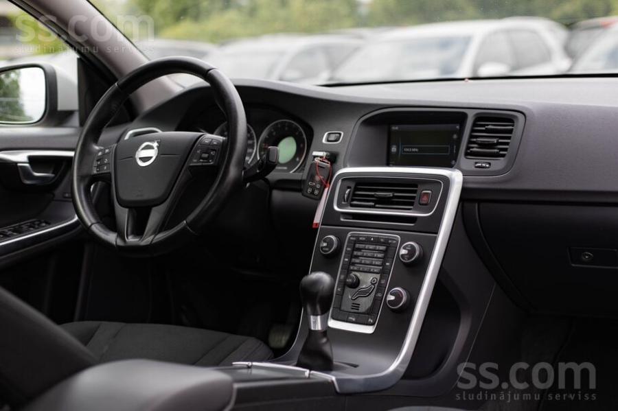 Balts Volvo S60 2011 Rīga, ar dzinēja tilpumu 1.60 L un nobraukumu 375 tūkst. km par 4990 €, foto 24 vietnē AUTOMOTO.COM.LV