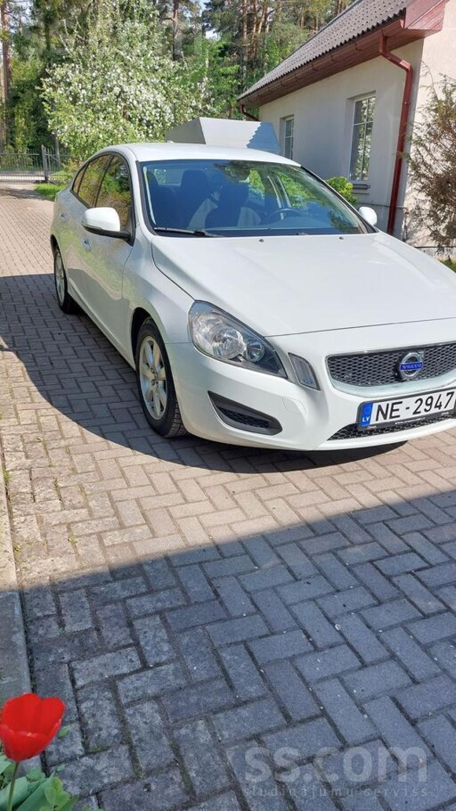 Balts Volvo S60 2011 Ogre, ar dzinēja tilpumu 1.60 L un nobraukumu 228 tūkst. km par 5850 €, foto 1 vietnē AUTOMOTO.COM.LV