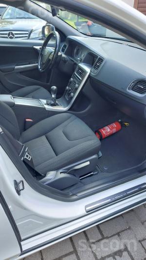 Balts Volvo S60 2011 Ogre, ar dzinēja tilpumu 1.60 L un nobraukumu 228 tūkst. km par 5850 €, foto 18 vietnē AUTOMOTO.COM.LV