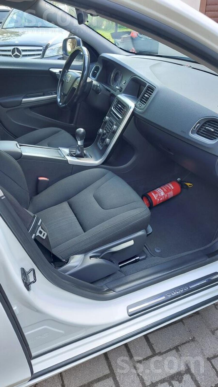 Balts Volvo S60 2011 Ogre, ar dzinēja tilpumu 1.60 L un nobraukumu 228 tūkst. km par 5850 €, foto 18 vietnē AUTOMOTO.COM.LV
