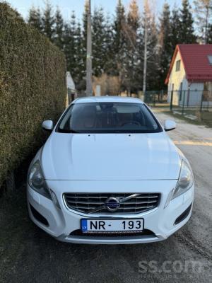 White Volvo S60 2011 in Riga, with an engine capacity of 2.40 L and mileage of 312 thousand km for 6100 €, photo  on AUTOMOTO.COM.LV