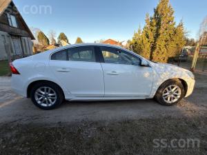White Volvo S60 2011 in Riga, with an engine capacity of 2.40 L and mileage of 312 thousand km for 6100 €, photo 3 on AUTOMOTO.COM.LV
