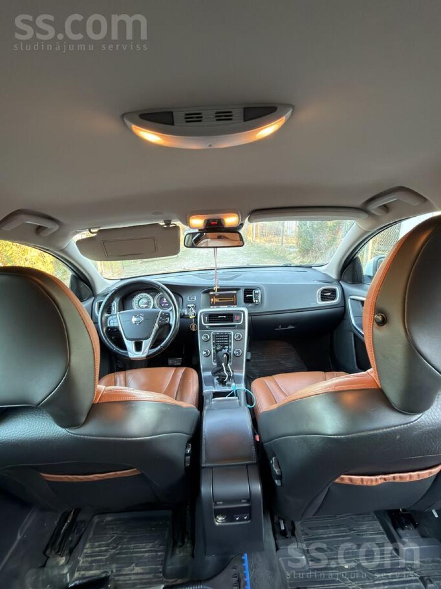 White Volvo S60 2011 in Riga, with an engine capacity of 2.40 L and mileage of 312 thousand km for 6100 €, photo 7 on AUTOMOTO.COM.LV