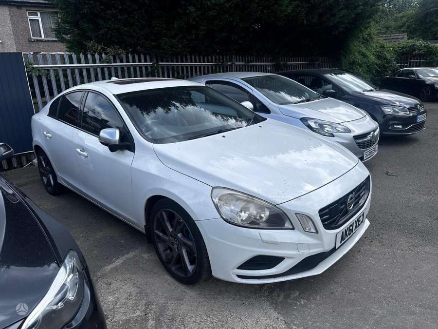 White Volvo S60 2011 in Siauliai, with an engine capacity of 2.40 L and mileage of 175 thousand km for 2699 €, photo 1 on AUTOMOTO.COM.LV