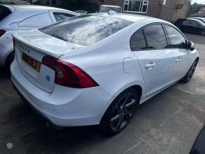 White Volvo S60 2011 in Siauliai, with an engine capacity of 2.40 L and mileage of 175 thousand km for 2699 €, photo 6 on AUTOMOTO.COM.LV