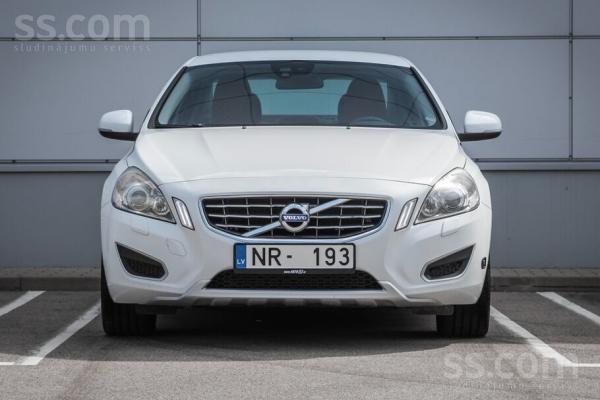 Balts Volvo S60 2011 Rīga, ar dzinēja tilpumu 2.40 L un nobraukumu 317 tūkst. km par 5490 €, foto 2 vietnē AUTOMOTO.COM.LV