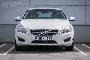 White Volvo S60 2011 in Riga, with an engine capacity of 2.40 L and mileage of 317 thousand km for 5490 €, photo 3 on AUTOMOTO.COM.LV
