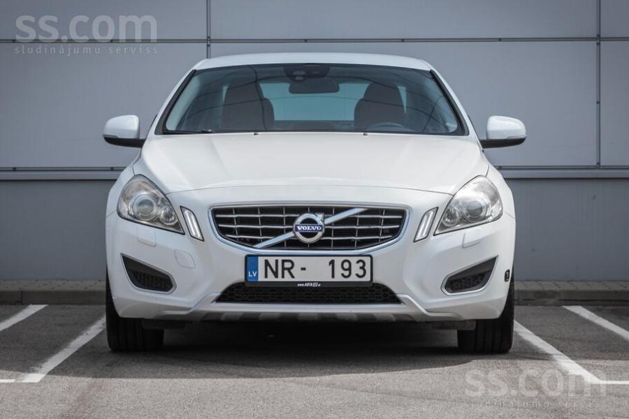 White Volvo S60 2011 in Riga, with an engine capacity of 2.40 L and mileage of 317 thousand km for 5490 €, photo 3 on AUTOMOTO.COM.LV
