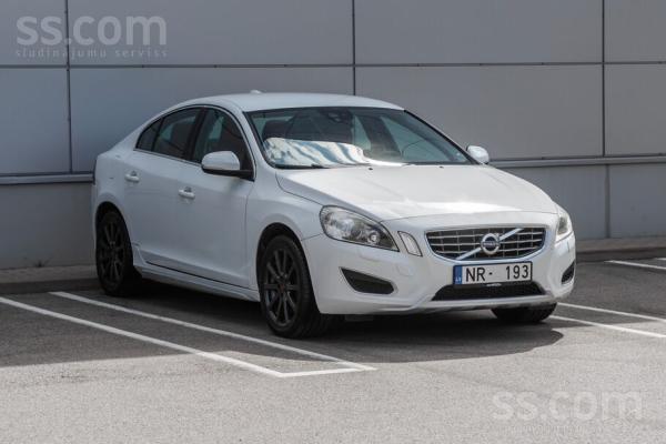 Balts Volvo S60 2011 Rīga, ar dzinēja tilpumu 2.40 L un nobraukumu 317 tūkst. km par 5490 €, foto 3 vietnē AUTOMOTO.COM.LV