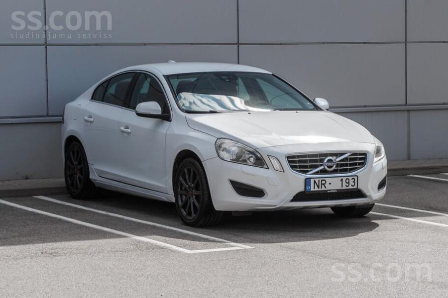 White Volvo S60 2011 in Riga, with an engine capacity of 2.40 L and mileage of 317 thousand km for 5490 €, photo 4 on AUTOMOTO.COM.LV