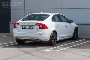 White Volvo S60 2011 in Riga, with an engine capacity of 2.40 L and mileage of 317 thousand km for 5490 €, photo 5 on AUTOMOTO.COM.LV