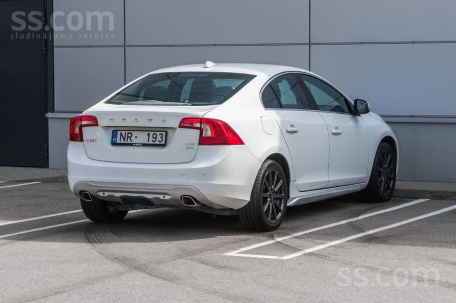 White Volvo S60 2011 in Riga, with an engine capacity of 2.40 L and mileage of 317 thousand km for 5490 €, photo 5 on AUTOMOTO.COM.LV