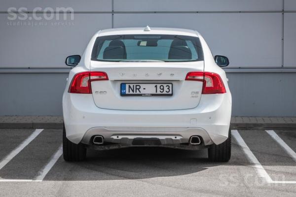 Balts Volvo S60 2011 Rīga, ar dzinēja tilpumu 2.40 L un nobraukumu 317 tūkst. km par 5490 €, foto 5 vietnē AUTOMOTO.COM.LV