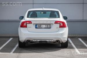 White Volvo S60 2011 in Riga, with an engine capacity of 2.40 L and mileage of 317 thousand km for 5490 €, photo 6 on AUTOMOTO.COM.LV
