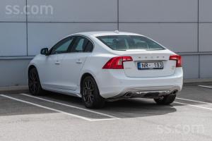White Volvo S60 2011 in Riga, with an engine capacity of 2.40 L and mileage of 317 thousand km for 5490 €, photo 7 on AUTOMOTO.COM.LV