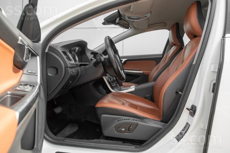 White Volvo S60 2011 in Riga, with an engine capacity of 2.40 L and mileage of 317 thousand km for 5490 €, photo 10 on AUTOMOTO.COM.LV
