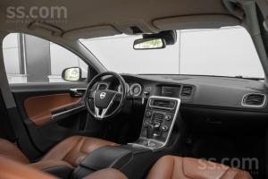 White Volvo S60 2011 in Riga, with an engine capacity of 2.40 L and mileage of 317 thousand km for 5490 €, photo 17 on AUTOMOTO.COM.LV
