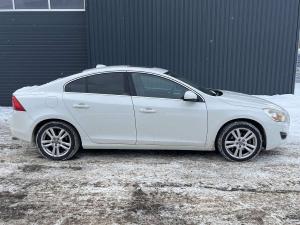 Balts Volvo S60 2012 Rietavas, ar dzinēja tilpumu 2.50 L un nobraukumu 169 tūkst. km par 7200 €, foto 5 vietnē AUTOMOTO.COM.LV