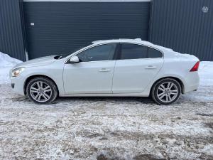 Balts Volvo S60 2012 Rietavas, ar dzinēja tilpumu 2.50 L un nobraukumu 169 tūkst. km par 7200 €, foto 6 vietnē AUTOMOTO.COM.LV