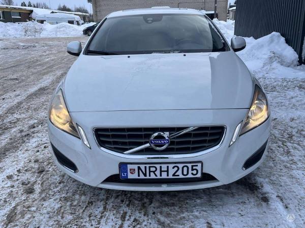 Balts Volvo S60 2012 Rietavas, ar dzinēja tilpumu 2.50 L un nobraukumu 169 tūkst. km par 7200 €, foto 7 vietnē AUTOMOTO.COM.LV