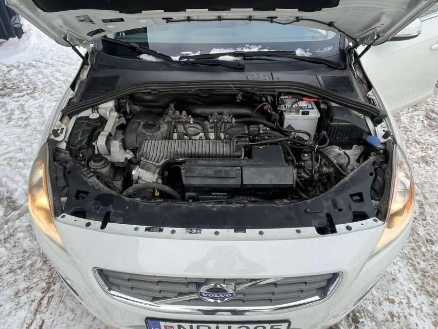 Balts Volvo S60 2012 Rietavas, ar dzinēja tilpumu 2.50 L un nobraukumu 169 tūkst. km par 7200 €, foto 9 vietnē AUTOMOTO.COM.LV