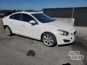 Balts Volvo S60 2012 Kauņa, ar dzinēja tilpumu 3.00 L un nobraukumu 170 tūkst. km par 6999 €, foto  vietnē AUTOMOTO.COM.LV
