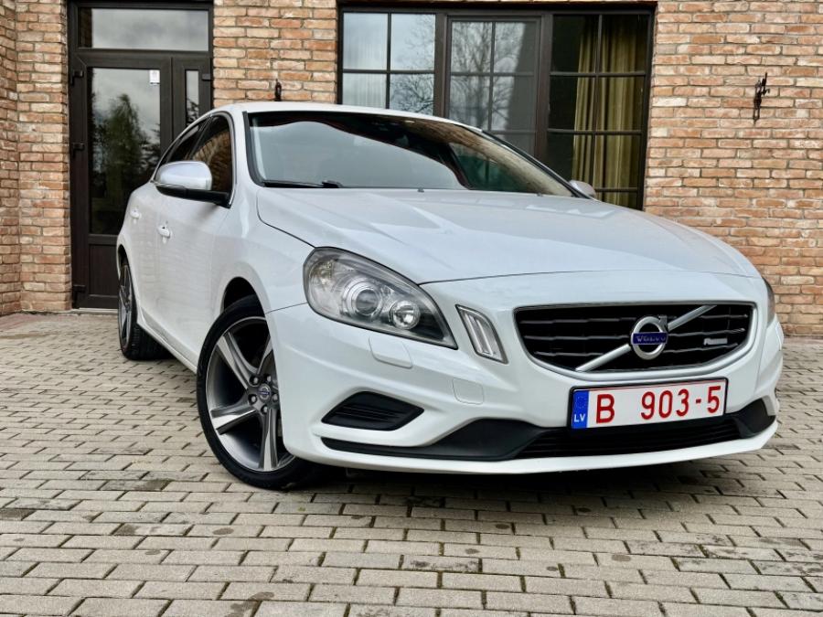 White Volvo S60 2012 in Riga, with an engine capacity of 2.00 L and mileage of 270 thousand km for 7150 €, photo 4 on AUTOMOTO.COM.LV