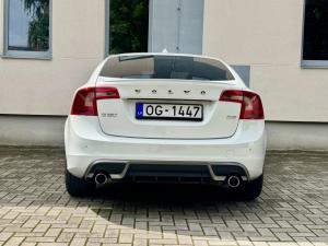 White Volvo S60 2012 in Riga, with an engine capacity of 2.00 L and mileage of 270 thousand km for 7150 €, photo 5 on AUTOMOTO.COM.LV