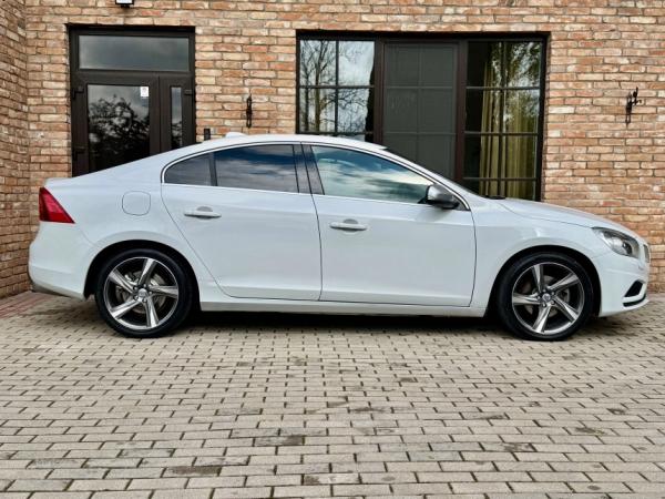 Balts Volvo S60 2012 Rīga, ar dzinēja tilpumu 2.00 L un nobraukumu 270 tūkst. km par 7150 €, foto 7 vietnē AUTOMOTO.COM.LV