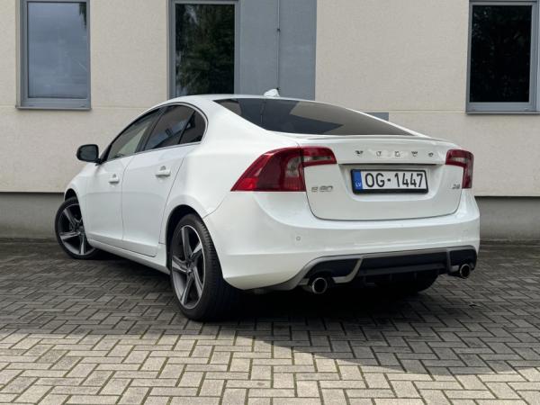 Balts Volvo S60 2012 Rīga, ar dzinēja tilpumu 2.00 L un nobraukumu 270 tūkst. km par 7150 €, foto 8 vietnē AUTOMOTO.COM.LV