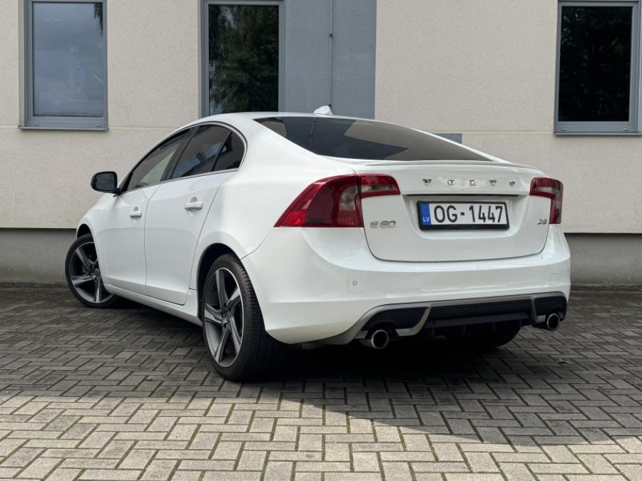 White Volvo S60 2012 in Riga, with an engine capacity of 2.00 L and mileage of 270 thousand km for 7150 €, photo 9 on AUTOMOTO.COM.LV