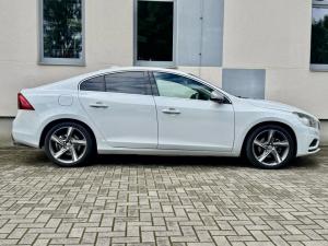 White Volvo S60 2012 in Riga, with an engine capacity of 2.00 L and mileage of 270 thousand km for 7150 €, photo 11 on AUTOMOTO.COM.LV