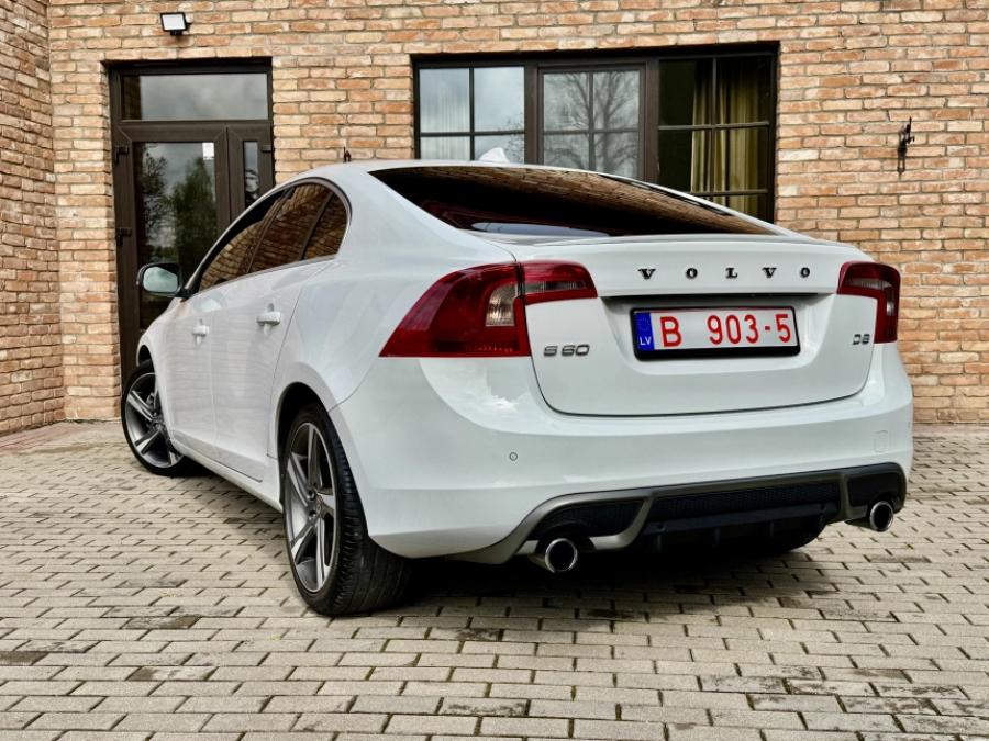 White Volvo S60 2012 in Riga, with an engine capacity of 2.00 L and mileage of 270 thousand km for 7150 €, photo 14 on AUTOMOTO.COM.LV