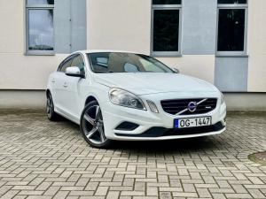 White Volvo S60 2012 in Riga, with an engine capacity of 2.00 L and mileage of 270 thousand km for 7150 €, photo 15 on AUTOMOTO.COM.LV