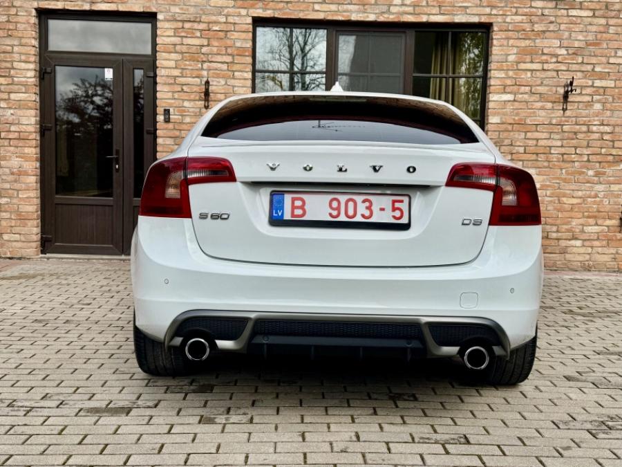 White Volvo S60 2012 in Riga, with an engine capacity of 2.00 L and mileage of 270 thousand km for 7150 €, photo 16 on AUTOMOTO.COM.LV