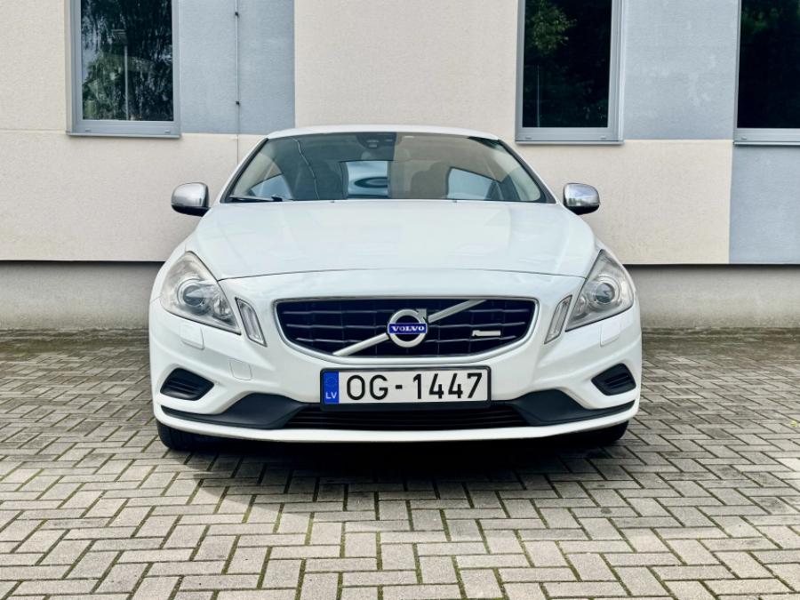 White Volvo S60 2012 in Riga, with an engine capacity of 2.00 L and mileage of 270 thousand km for 7150 €, photo 17 on AUTOMOTO.COM.LV