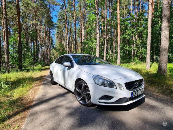 White Volvo S60 2012 in Vilnius, with an engine capacity of 3.00 L and mileage of 323 thousand km for 6700 €, photo 1 on AUTOMOTO.COM.LV