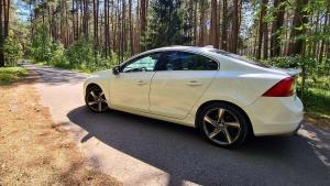 White Volvo S60 2012 in Vilnius, with an engine capacity of 3.00 L and mileage of 323 thousand km for 6700 €, photo 4 on AUTOMOTO.COM.LV