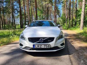 White Volvo S60 2012 in Vilnius, with an engine capacity of 3.00 L and mileage of 323 thousand km for 6700 €, photo 6 on AUTOMOTO.COM.LV
