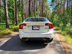 White Volvo S60 2012 in Vilnius, with an engine capacity of 3.00 L and mileage of 323 thousand km for 6700 €, photo 7 on AUTOMOTO.COM.LV