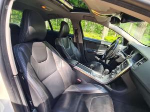 White Volvo S60 2012 in Vilnius, with an engine capacity of 3.00 L and mileage of 323 thousand km for 6700 €, photo 14 on AUTOMOTO.COM.LV